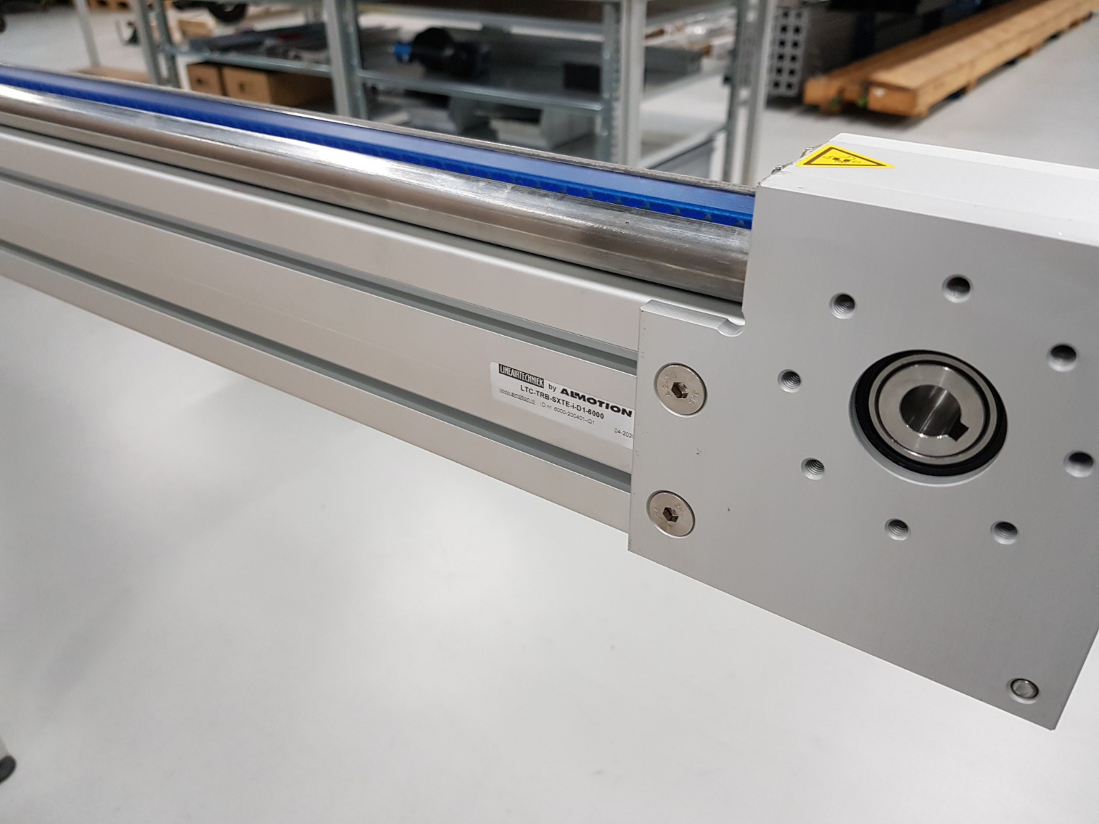 Linear unit of six meters with stainless steel guide