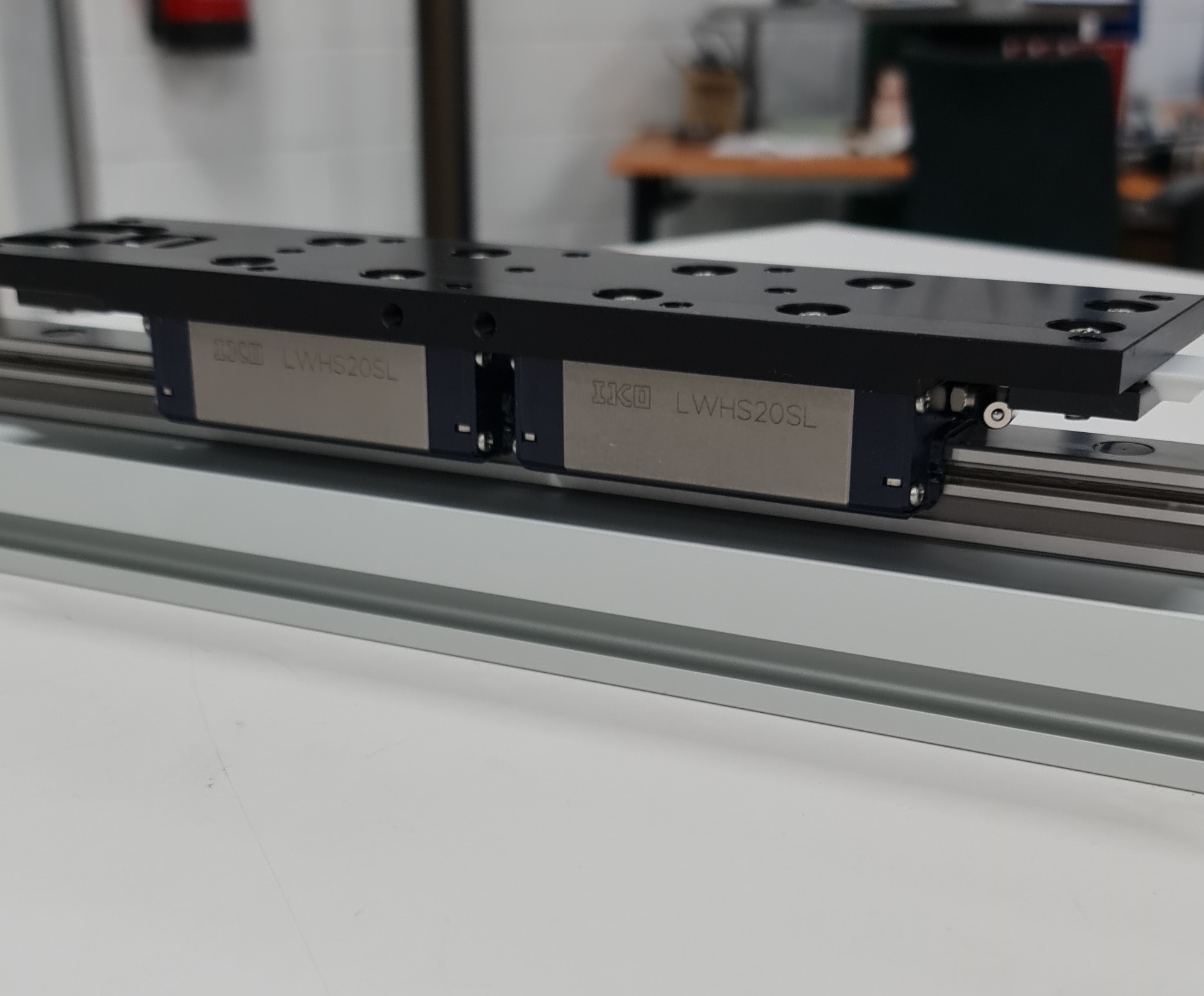 LT2 Unit with stainless steel rail guide